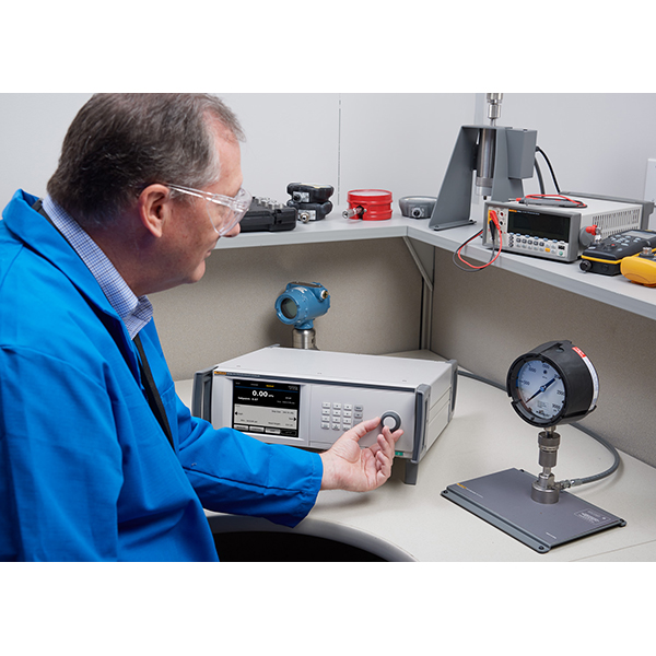 Model 8270A and 8370A Modular High-Pressure Controllers / Calibrators ...